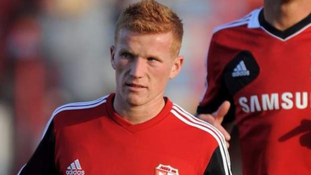 Swindon Town's Chris Smith joins Northampton Town on loan - BBC Sport