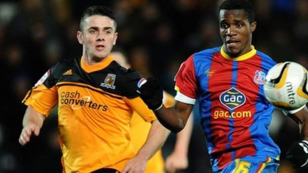 Manchester United's Robbie Brady extends Hull City loan deal - BBC Sport