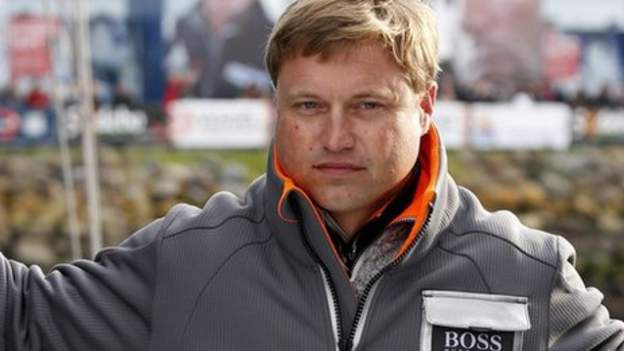 Vendee Globe: Alex Thomson has to carry out repair work on his boat ...