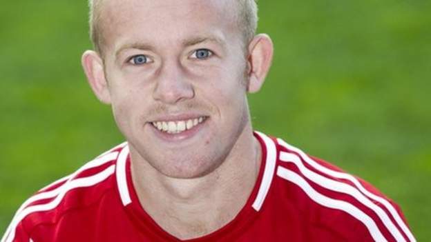 Nicky Low extends contract at Aberdeen until 2014 - BBC Sport