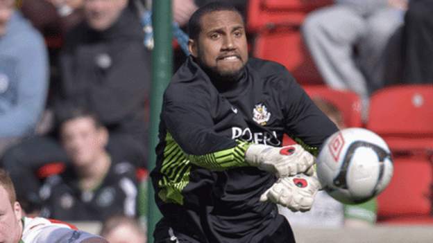 Dungannon Swifts move to sign goalkeeper Tuda Murphy - BBC Sport