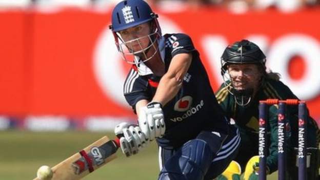 Beth Morgan: England batter retires from internationals - BBC Sport