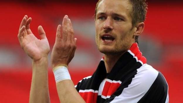 Grimsby Town focus on league, says Ian Miller - BBC Sport