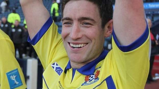 Lee Johnson: Oldham appoint youngest Football League boss - BBC Sport