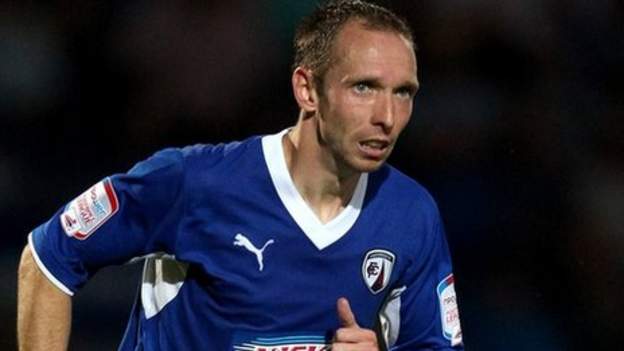Mark Allott: Hyde's veteran midfielder ends playing career - BBC Sport
