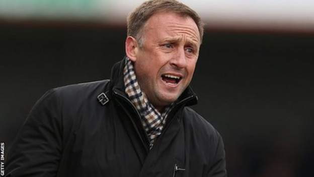 Mark Yates: Cheltenham Town boss apologises for fan outburst - BBC Sport