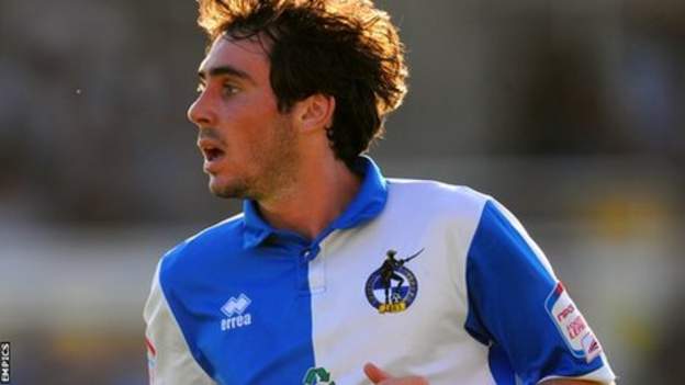 Michael Smith: Bristol Rovers defender signs two-year deal - BBC Sport