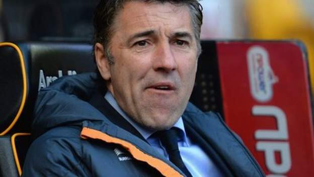 Wolves manager Dean Saunders wants to stay at struggling club - BBC Sport