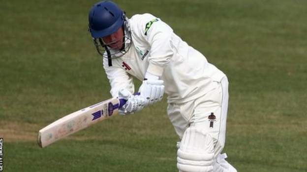Kent v Glamorgan: Murray Goodwin hits 136 for visitors - BBC Sport