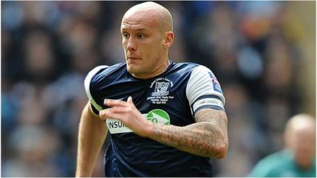 Ryan Cresswell: Fleetwood Town sign Southend United defender - BBC Sport