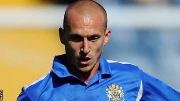 David Poole and Josh Brizell sign new Hyde deals - BBC Sport