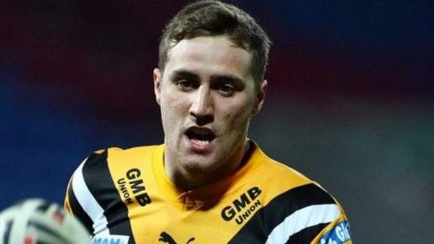 Castleford Tigers: James Clare signs new contract - BBC Sport