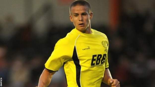 Welling sign Callum Webb and Doug Bergqvist - BBC Sport