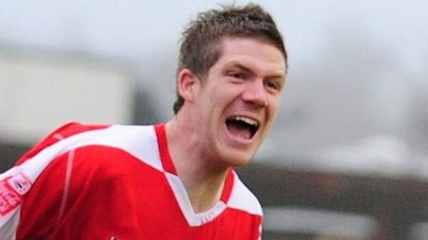 Andy Procter: Bury sign ex-Preston North End midfielder - BBC Sport