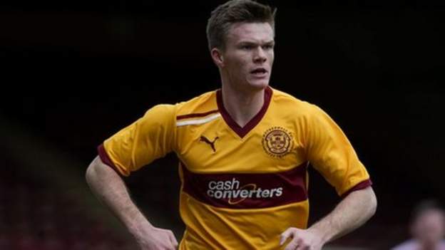 Defender Fraser Kerr signs new Motherwell contract - BBC Sport