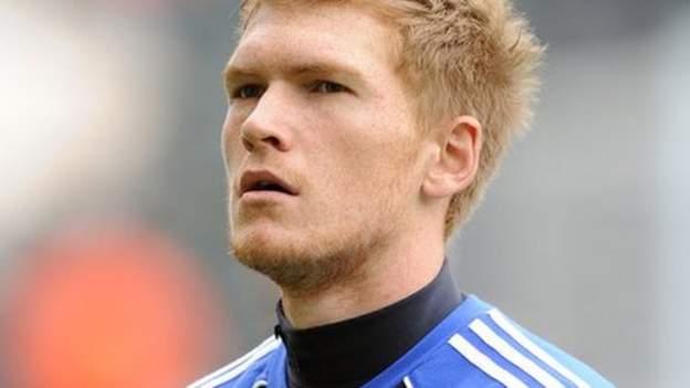 Mark Oxley: Hull City goalkeeper makes Oldham loan switch - BBC Sport