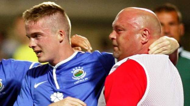 Europa League: David Jeffrey hails Linfield's win in Greece - BBC Sport