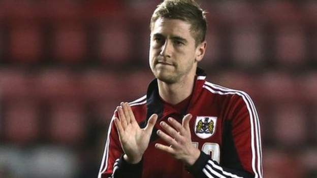 Steven Davies: Blackpool sign Bristol City striker - BBC Sport