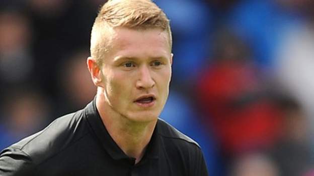 Michael Smith: AFC Wimbledon sign Charlton striker on loan - BBC Sport