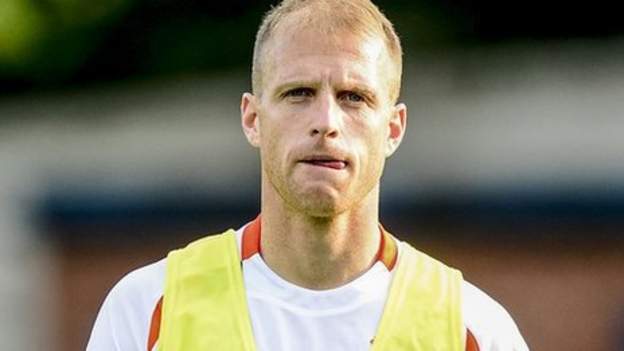 Blackpool sign free agent Neal Bishop on short-term contract - BBC Sport