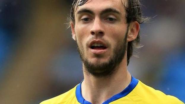Shane Byrne: Midfielder leaves Bury by mutual consent - BBC Sport