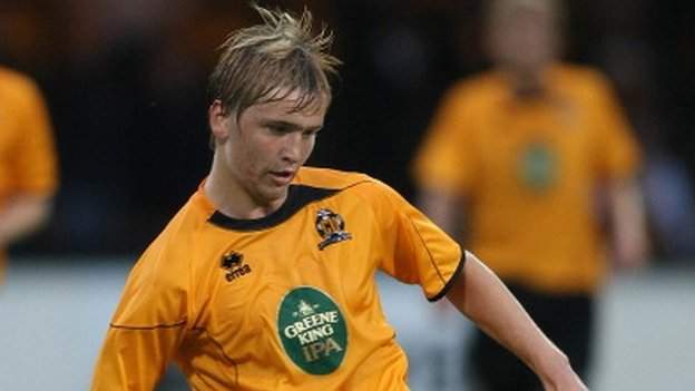 Luke Berry: Barnsley sign Cambridge United midfielder - BBC Sport