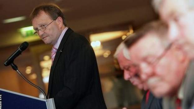 David Martin's return to IFA role could endanger Windsor cash - BBC Sport