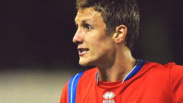 Rhys Day: Defender comes out of retirement to join Hyde - BBC Sport