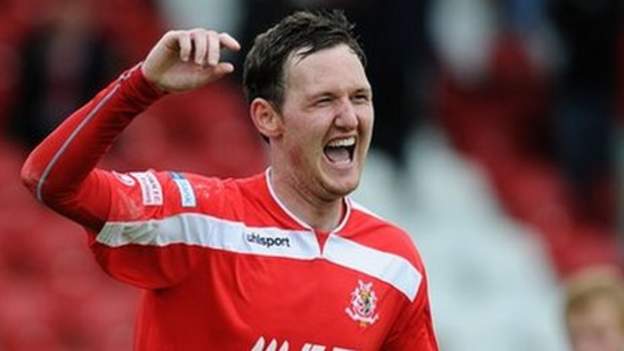 Portadown handed boost as Gary Twigg named player of the month - BBC Sport