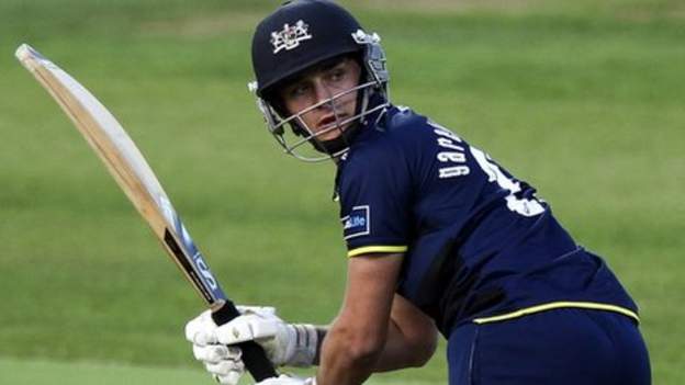 Gareth Roderick signs Gloucestershire contract extension - BBC Sport