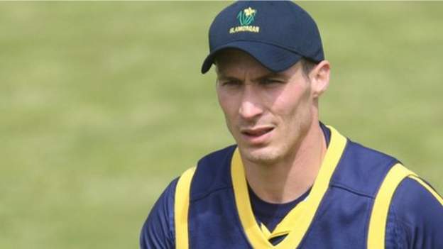 Simon Jones: Glamorgan bowler misses out on new contract - BBC Sport