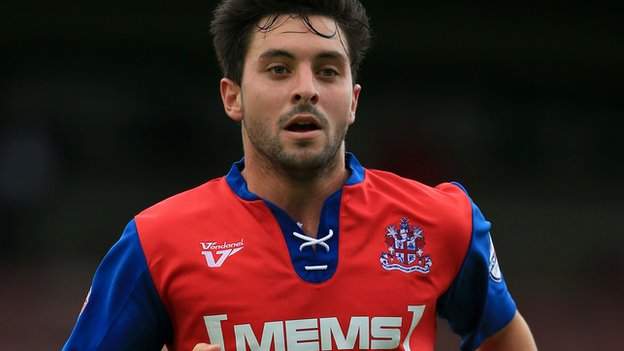 Tamworth sign Gillingham midfielder Charlie Allen - BBC Sport