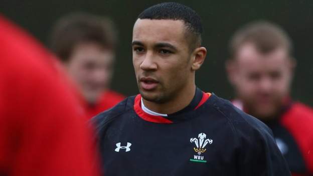 Wales v South Africa: Wing Eli Walker out after training injury - BBC Sport