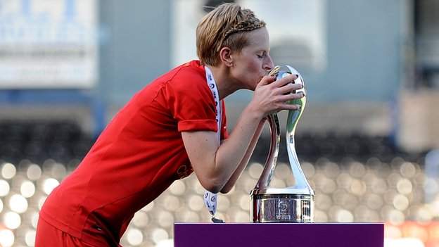 Liverpool big winners at FA Women's Football Awards - BBC Sport