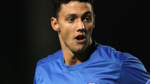 Macclesfield Town sign Hyde's Matty Mainwaring on loan - BBC Sport