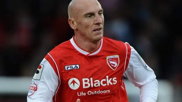 Morecambe: Kevin Ellison suffers fractured eye socket - BBC Sport