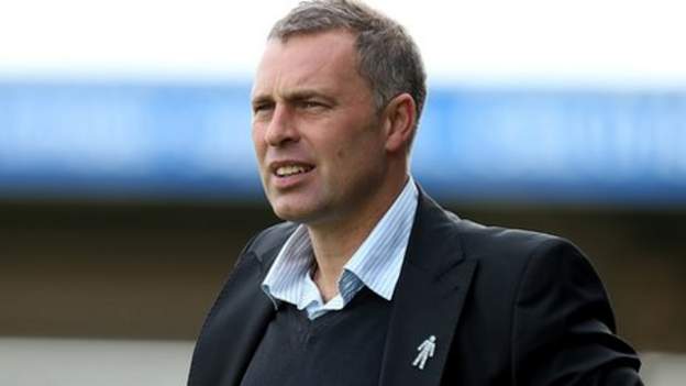 Wayne Burnett: Dagenham boss slams players despite win - BBC Sport