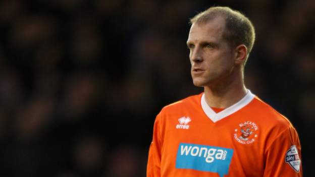 Neal Bishop: Blackpool midfielder signs new Seasiders contract - BBC Sport