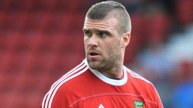 Wrexham defender Mark Creighton calls time on career - BBC Sport