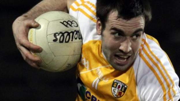 Antrim GAA player Kevin Niblock agrees Cliftonville deal - BBC Sport