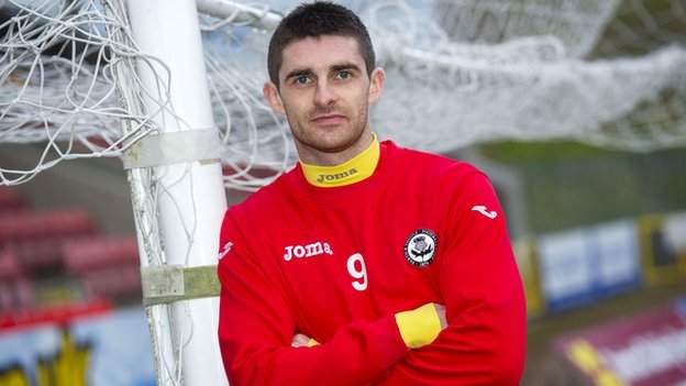 Partick Thistle: Kris Doolan relishes battle with Lyle Taylor - BBC Sport