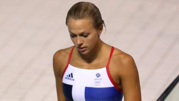 Tonia Couch: Team GB diver suffers dislocated knee - BBC Sport