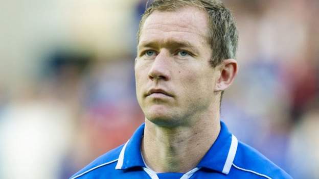 St Johnstone: Defender Frazer Wright signs new contract - BBC Sport