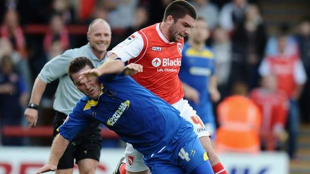 Alex Kenyon: Morecambe midfielder signs new two-year deal - BBC Sport