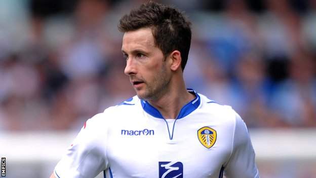 Bradford City: Adam Drury signs on loan from Leeds - BBC Sport