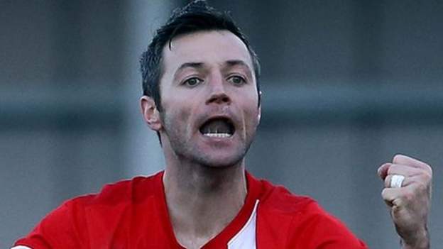 Ivan Sproule: Linfield winger set for Mallards loan move - BBC Sport