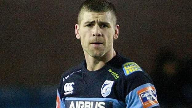 Gavin Evans: Centre signs new two-year Cardiff Blues deal - BBC Sport