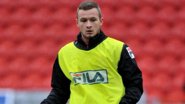 Stevenage's Dean Parrett out for season with knee injury - BBC Sport