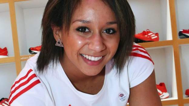 Zoe Smith becomes second British woman to win European medal - BBC Sport