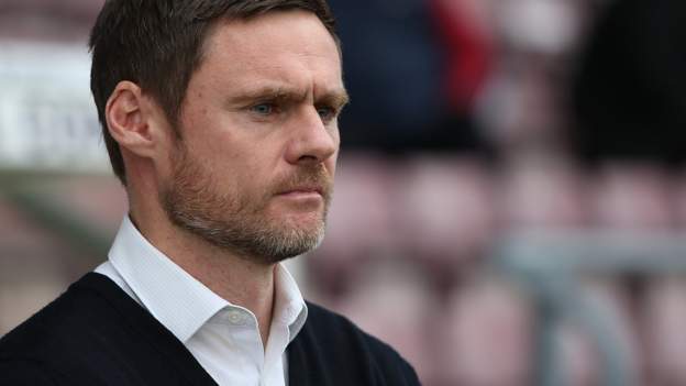 Fleetwood: Graham Alexander aims to overhaul Chesterfield - BBC Sport